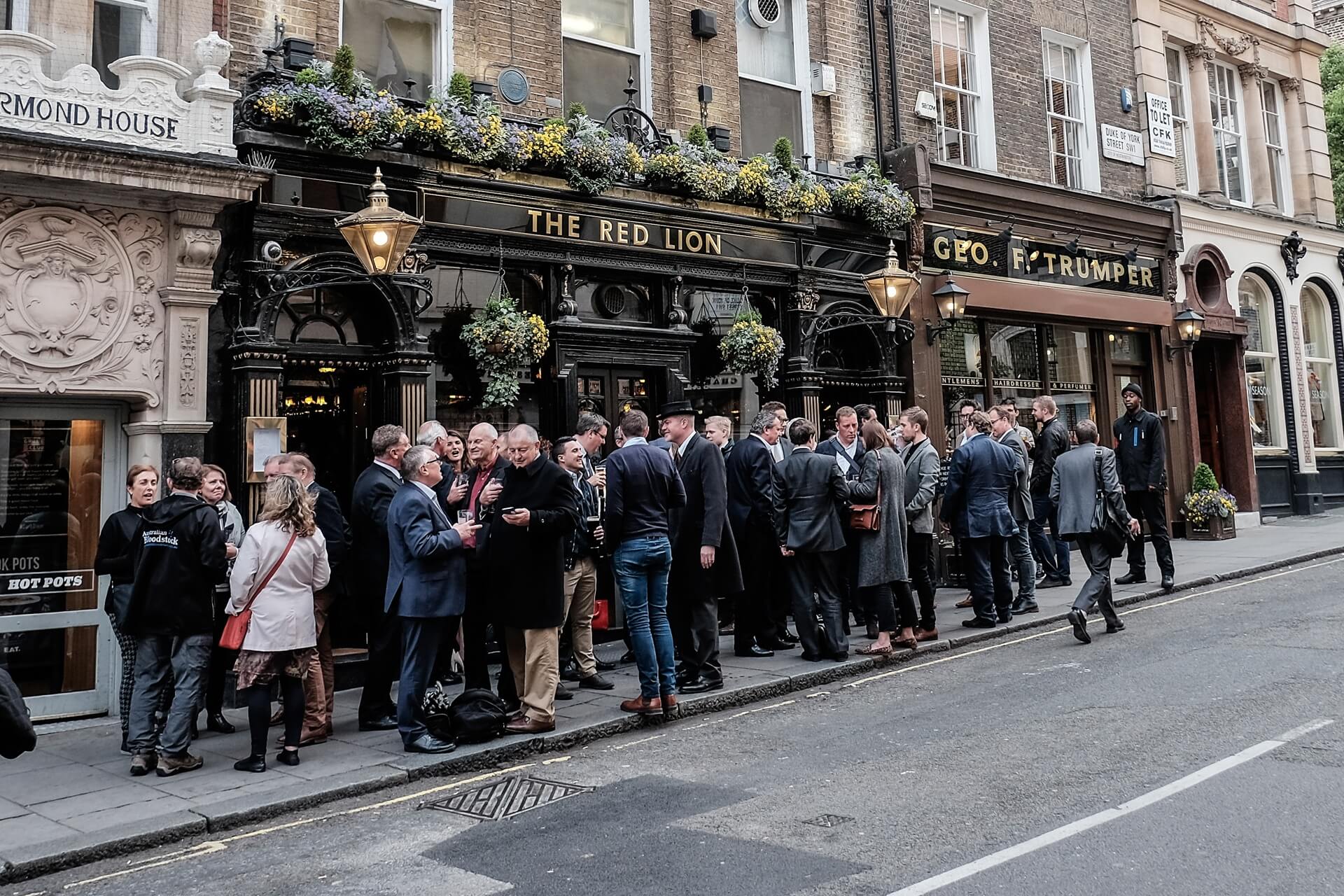 The Red Lion - Fuller's Pub and Restaurant in Mayfair